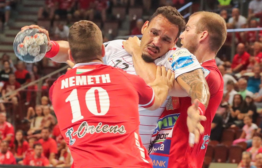 Borozan bombaformában! – Összecsaptak a veszprémiek a fürediekkel