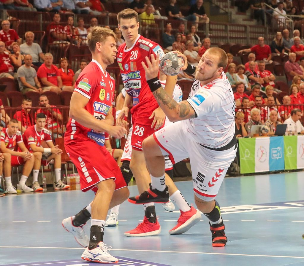 Borozan bombaformában! – Összecsaptak a veszprémiek a fürediekkel
