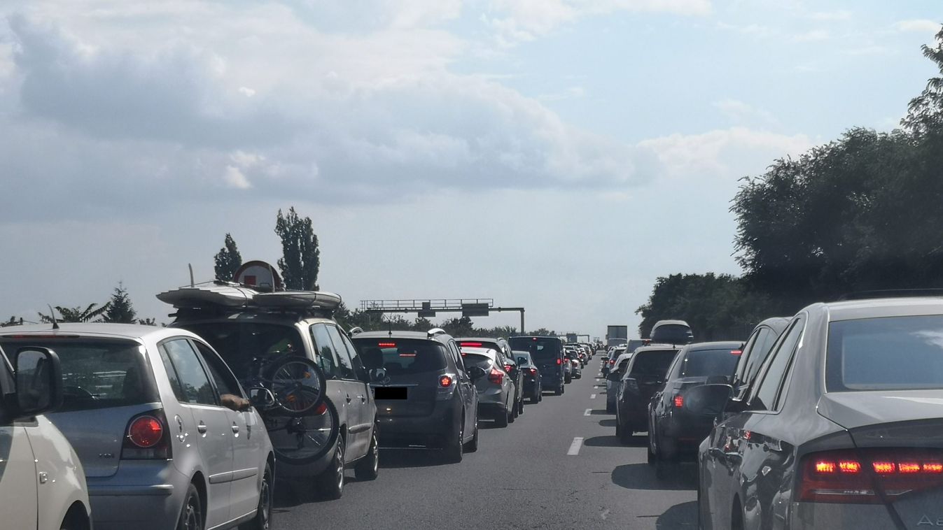 Teljesen beállt a forgalom Budapest irányából a Balaton felé
