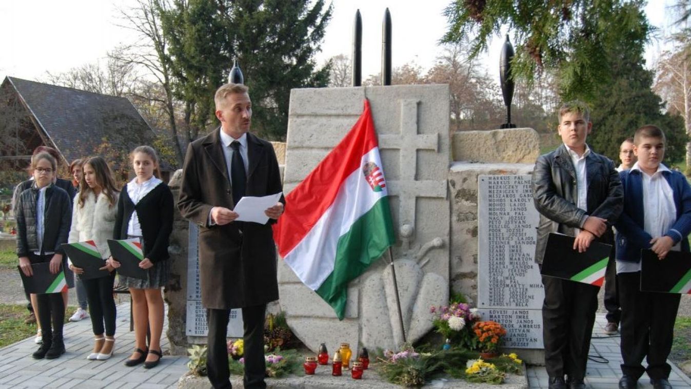 Felújított világháborús emlékműveket avattak a kapolcsi és hegyesdi ...