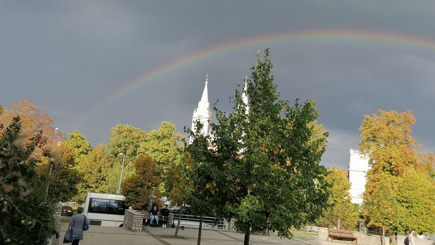 VEOL - Szivárvány a zirci bazilika felett