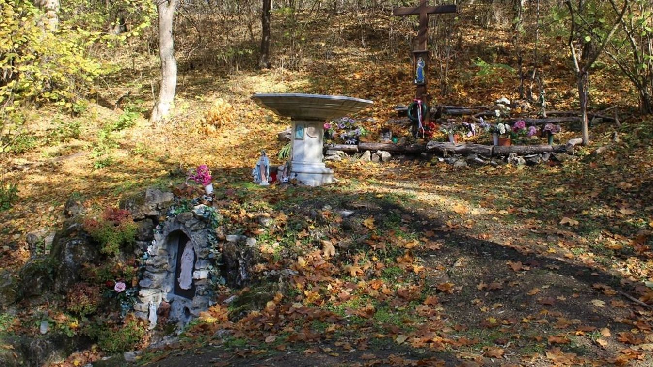 Szabadtéri szentmise a Rab Mária-forrásnál