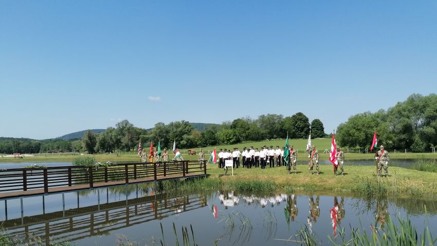 VEOL - Az Összetartozás porvai hídját avatták fel