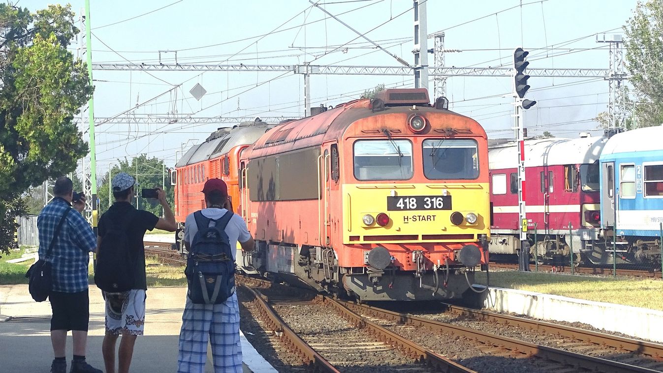 Kiglancolt füstokádó szörnyetegek