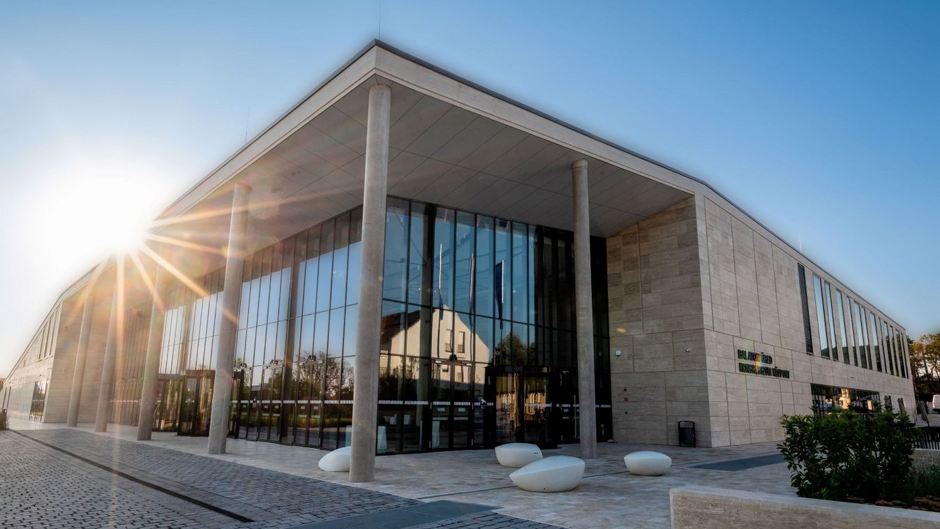 Tízmilliós műtárgyakat láthat a közönség a Balaton partján