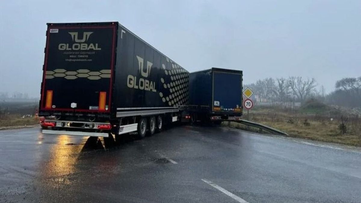 Kamionok karamboloztak egy kereszteződésben