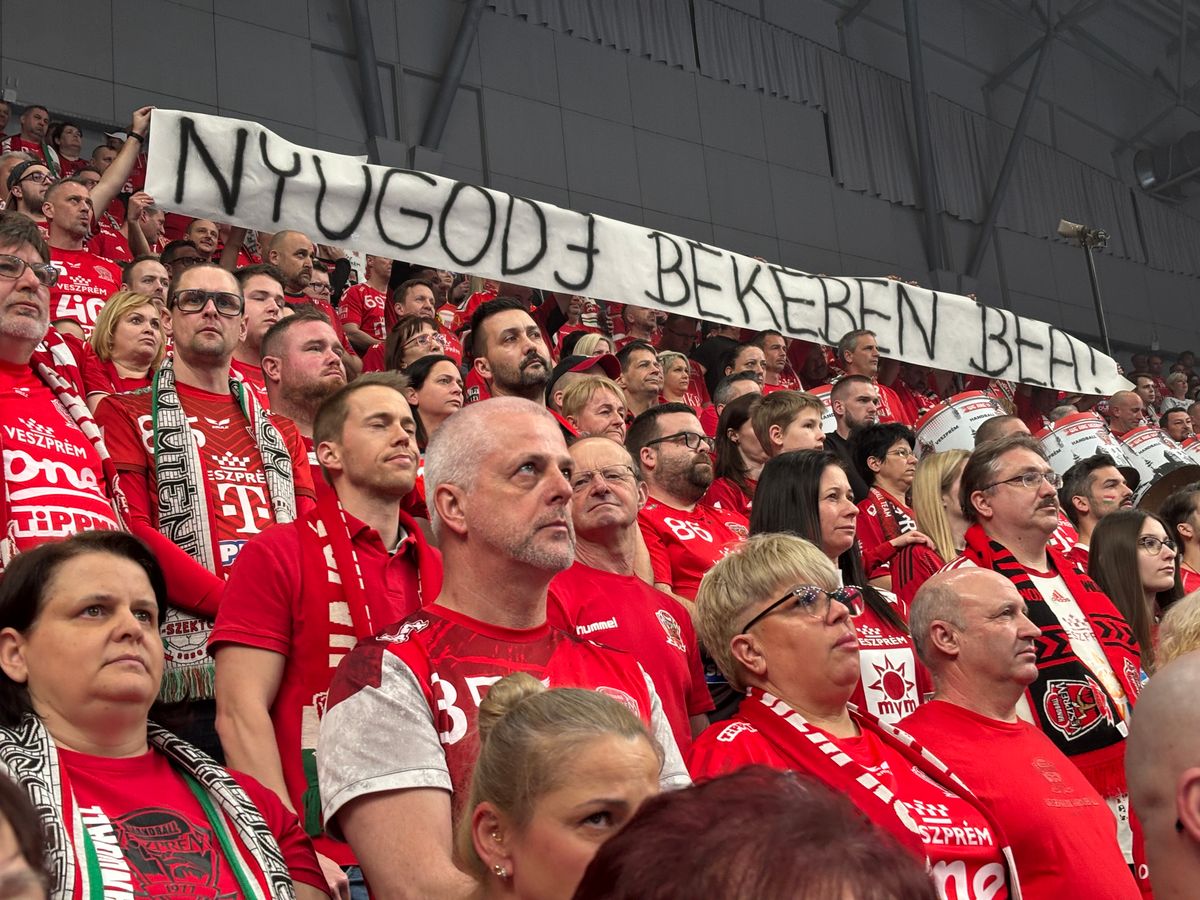 Vinkler Bea: szurkolótársukra emlékeztek