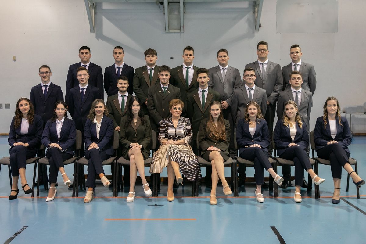 Pápa végzős diákjai 2025-ben – Fotók, névsor