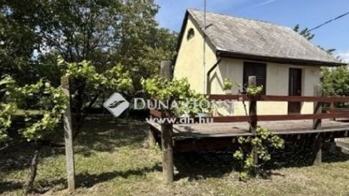 Olcsó balatoni ház eladó belterületi telken Balatonkenesén