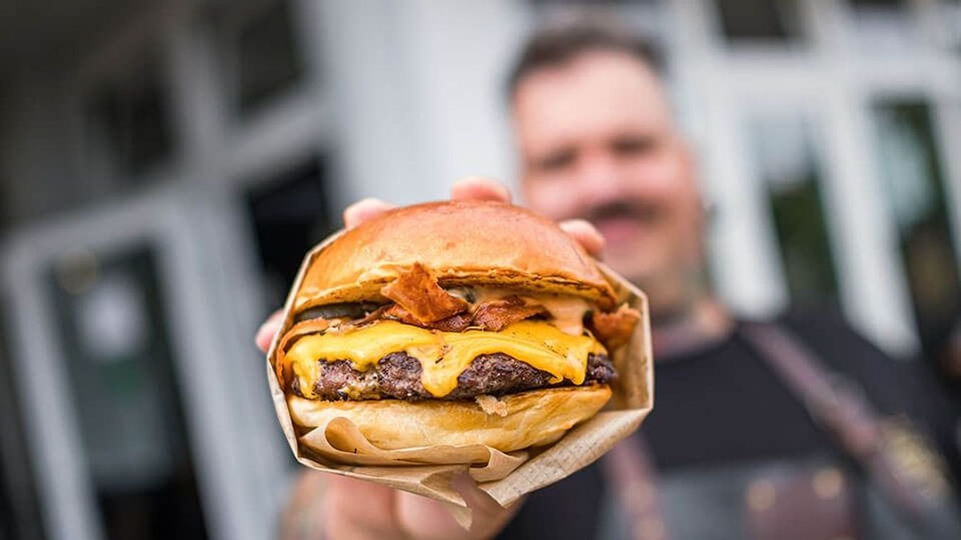 Bitang Burger Alsóörs – óriási hamburgerek a Balaton partján