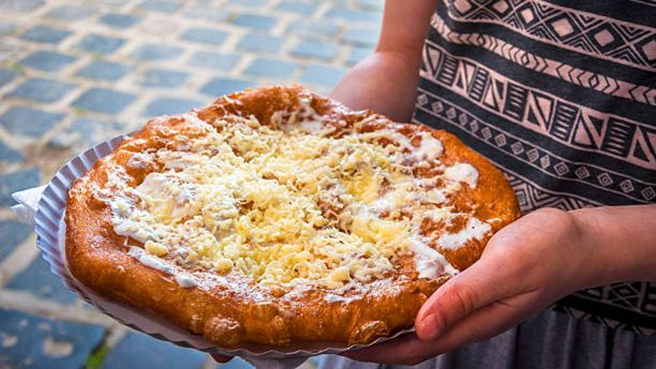 Lángos a Balaton-parton: mutatjuk az árakat