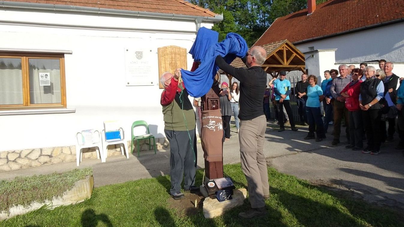 Bakancsos Természetjárók újraavatják emlékoszlopukat
