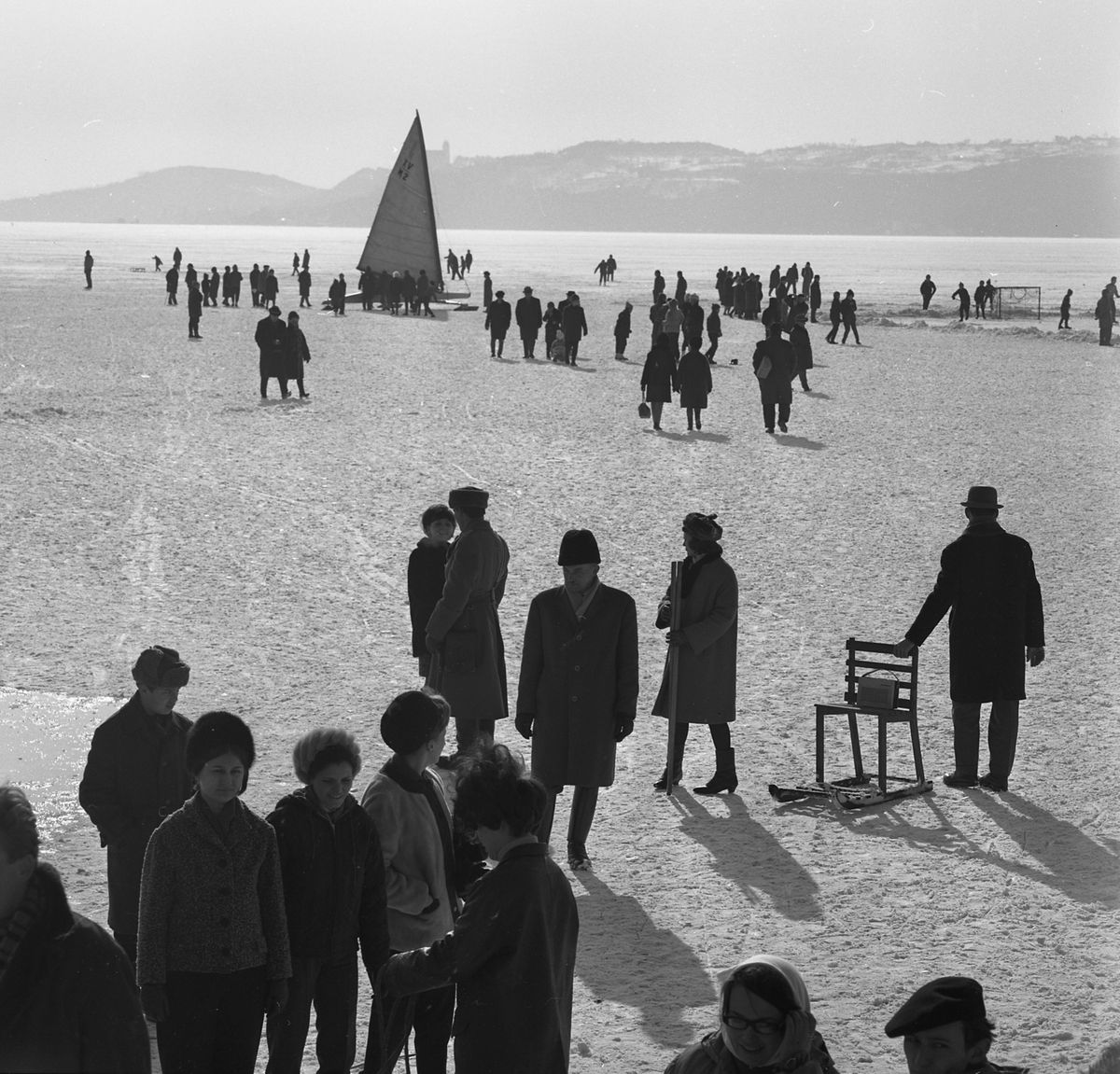Befagyott a Balaton: téli fotók 1968-ból