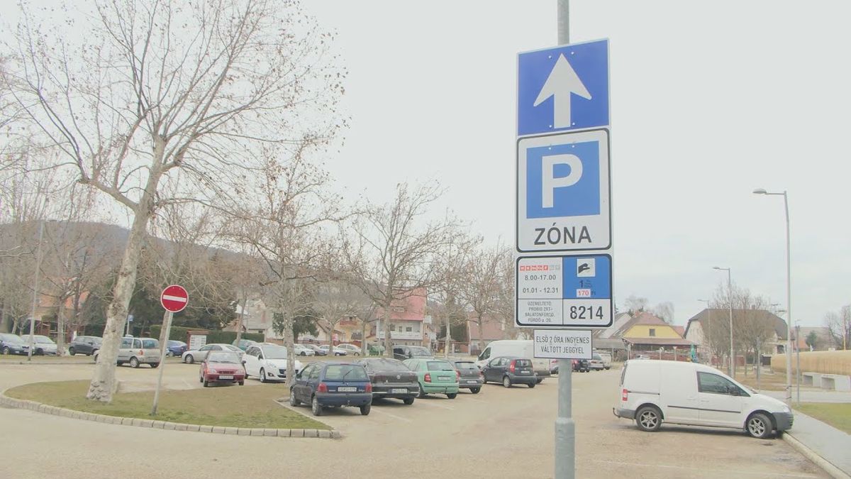 Balatonfüredi parkolás: díjak és bérletek változása 2026-tól
