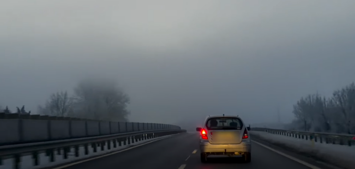 Hátsó világítás nélkül közlekedett