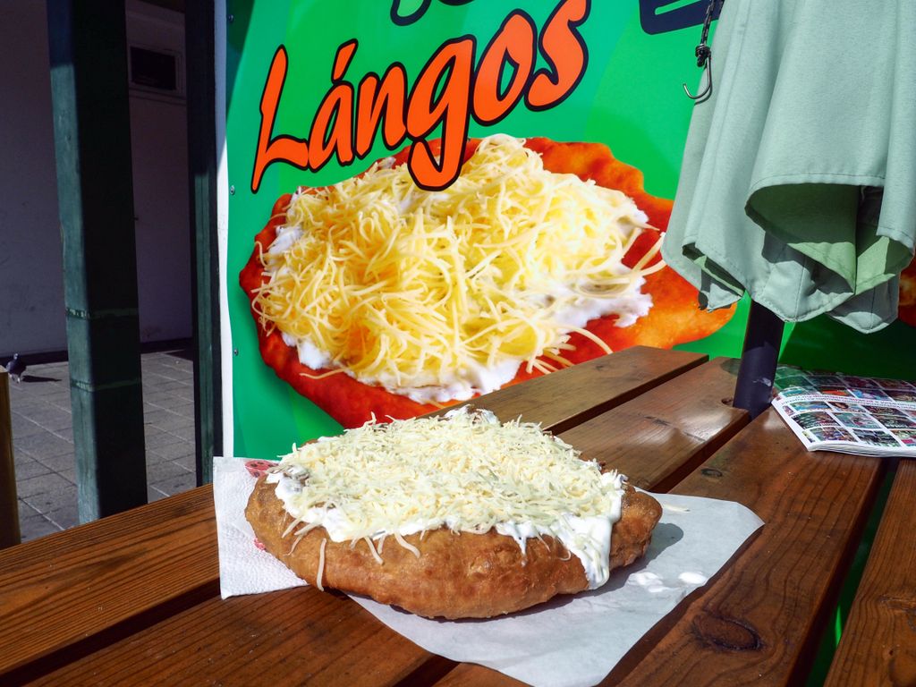 Balatoni lángos ára: drágult? 2026-ban ennyit kérnek érte