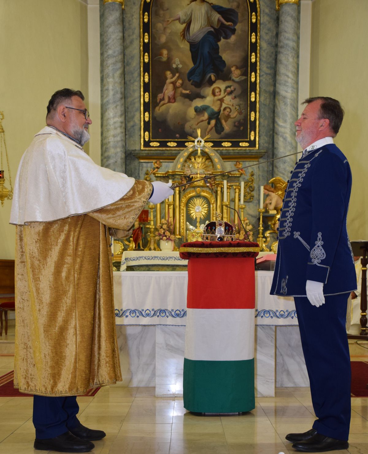 Szent Korona másolata érkezik Várpalotára