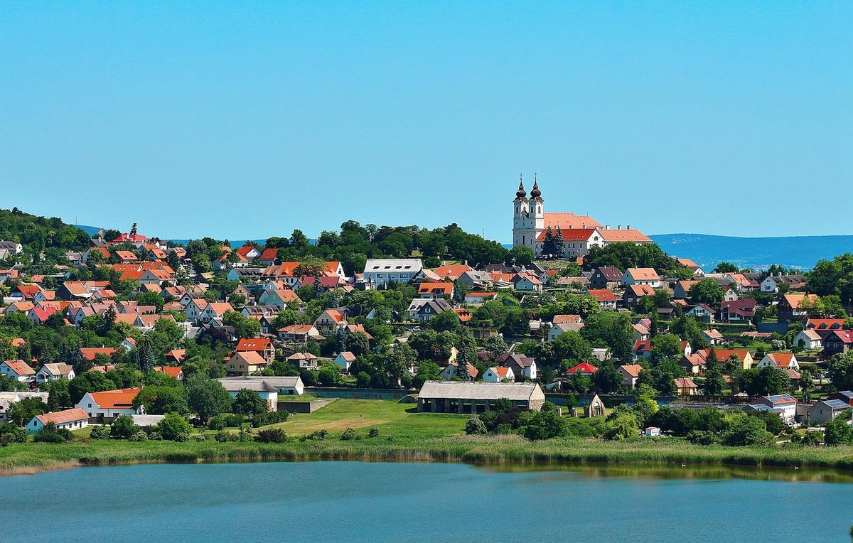 A Balaton térségének népességszám-változása 2021-2026 között